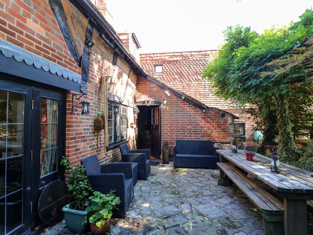 The Old House, Hamble - HolidayCottage.com