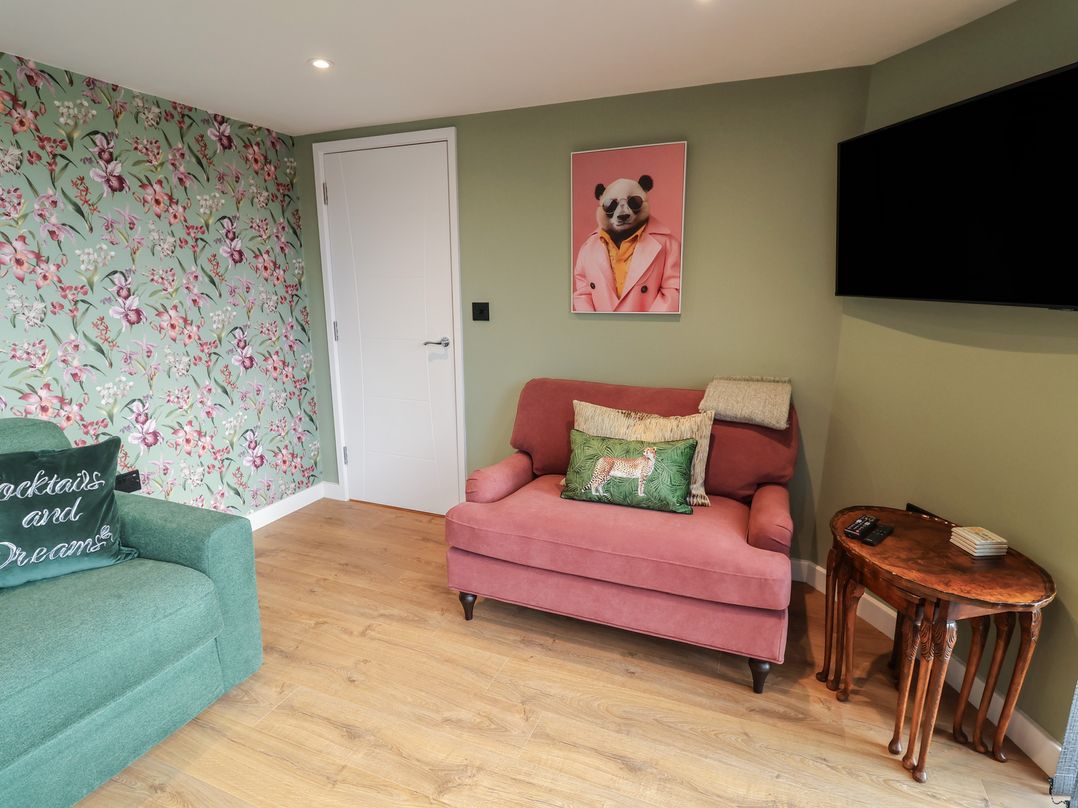 The Corn Silo, Ipswich - HolidayCottage.com