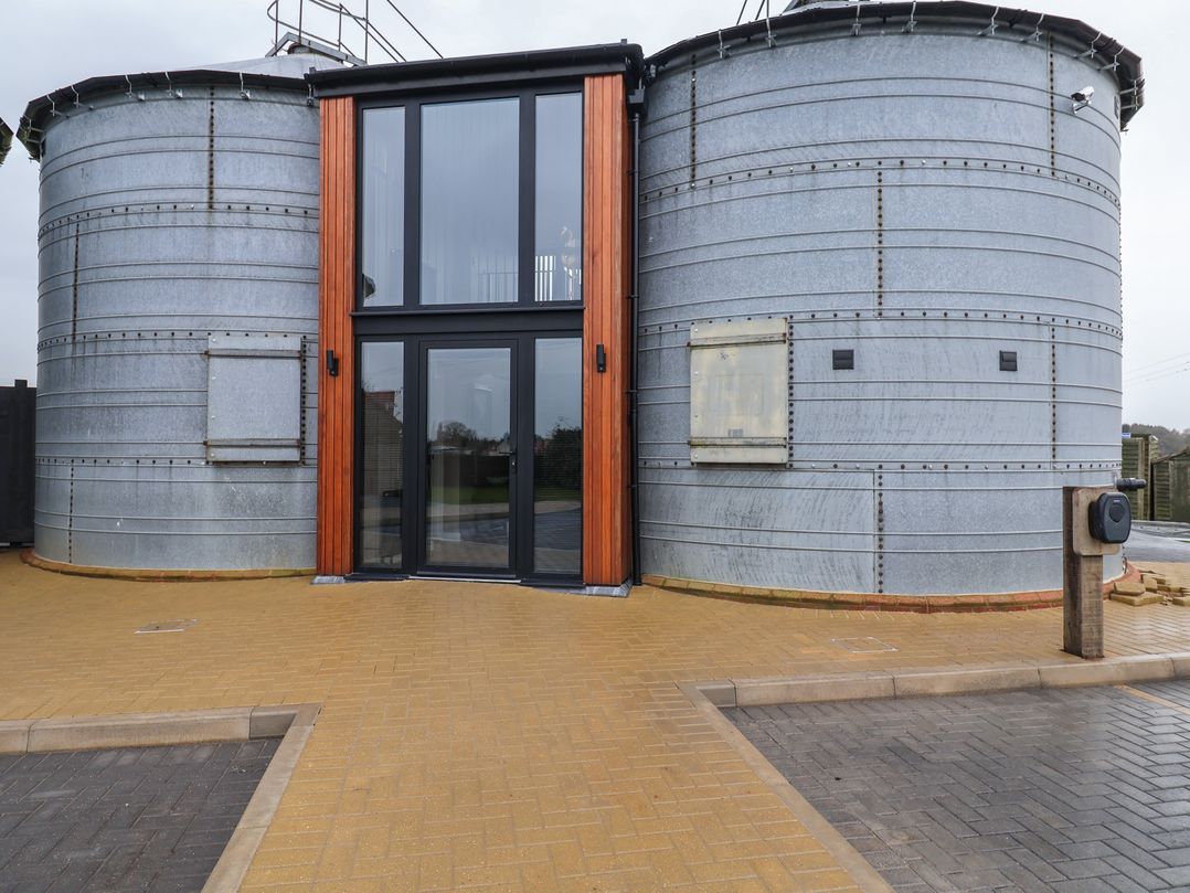 The Corn Silo, Ipswich - HolidayCottage.com