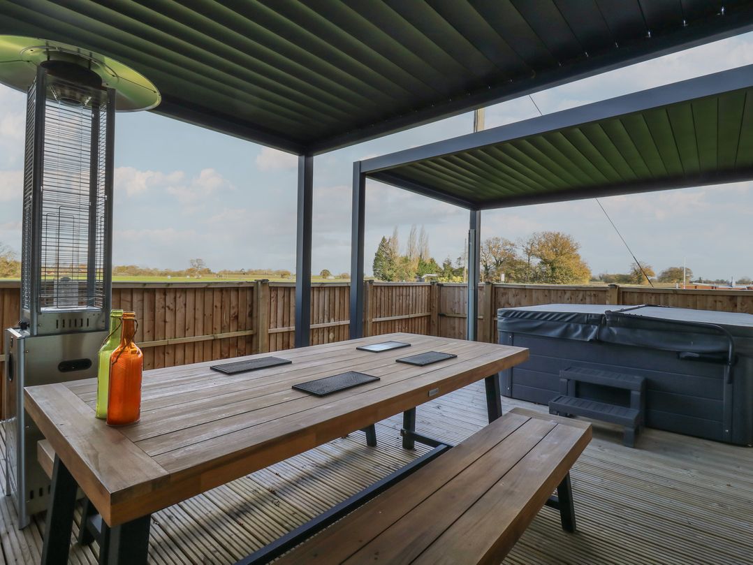 Aloe Lodge, Banham - HolidayCottage.com