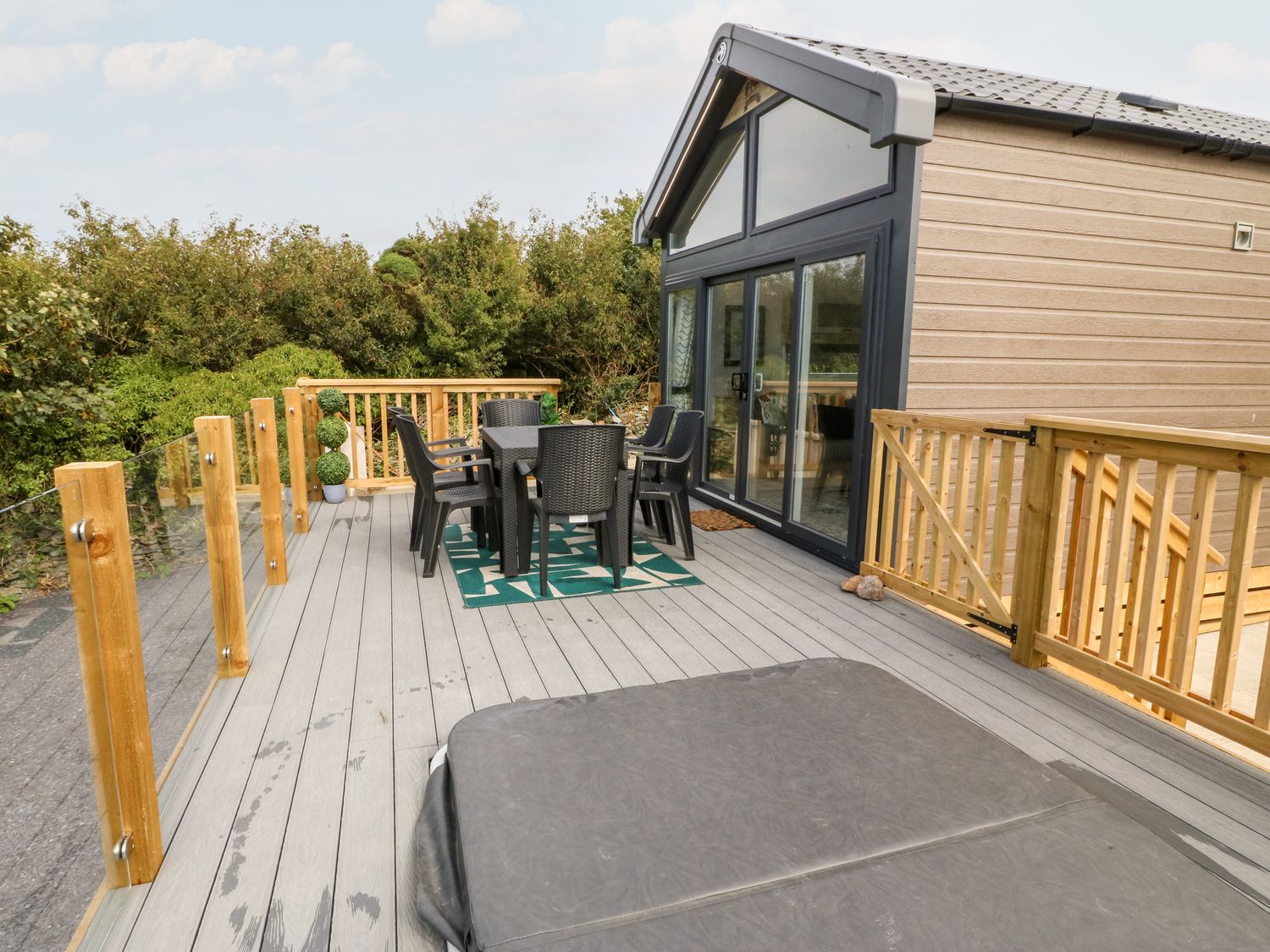 Posh Pod, Cemaes Bay - Isle of Anglesey - Wales : Hot Tub Getaways, Hot ...