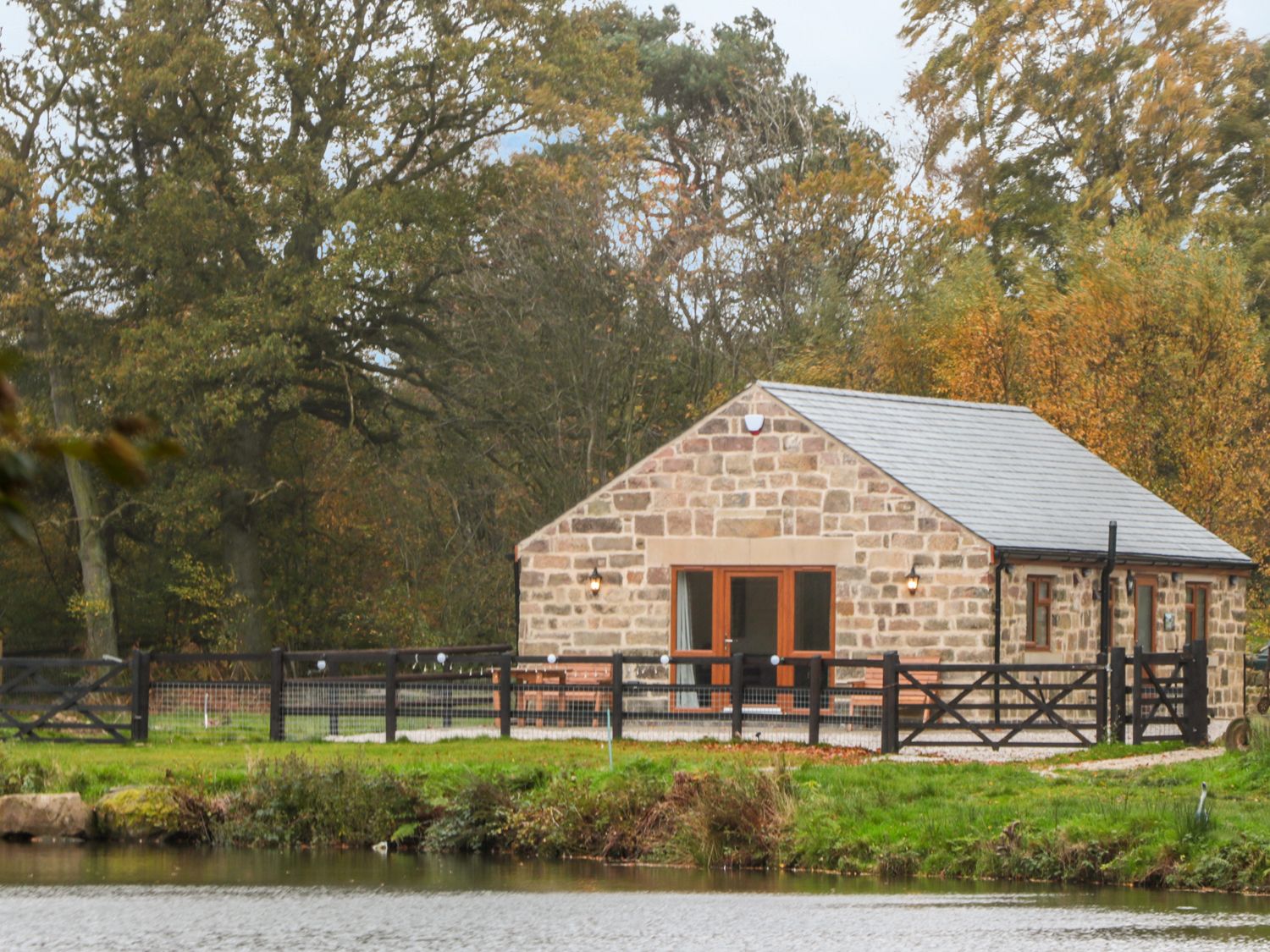 Bear Lake Lodge, Belper - Derbyshire - England : Cottages For Couples ...