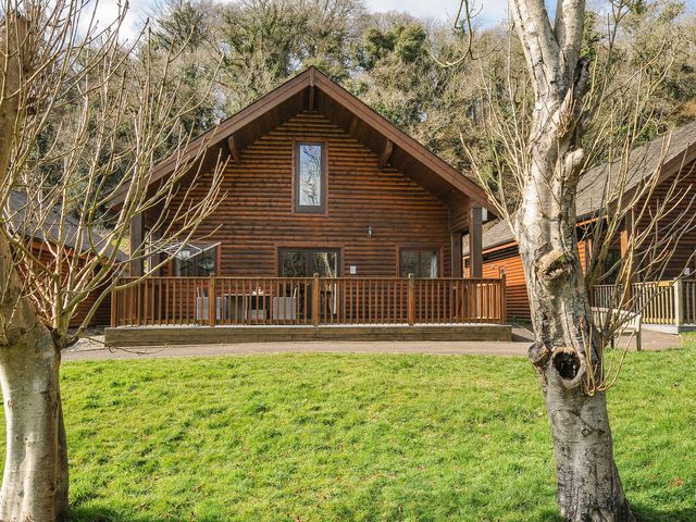 Lodges and Log Cabins in Cornwall | Log Cabin Holidays | Cornish ...
