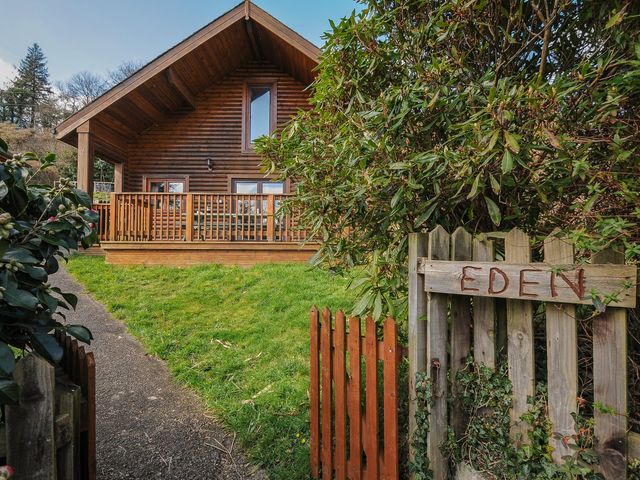 Lodges and Log Cabins in Cornwall | Log Cabin Holidays | Cornish ...