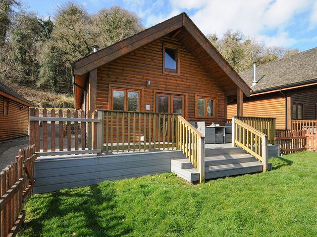 Lodges and Log Cabins in Cornwall | Log Cabin Holidays | Cornish ...
