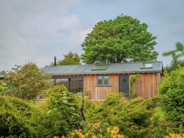 Lodges and Log Cabins in Cornwall | Log Cabin Holidays | Cornish ...