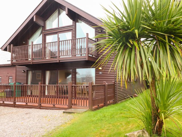 Lodges and Log Cabins in Cornwall | Log Cabin Holidays | Cornish ...
