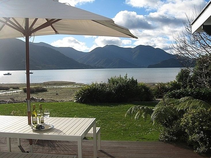 Idyllic Beachside at Mahau Sound - Mahau Sound Holiday Home - Bachcare NZ