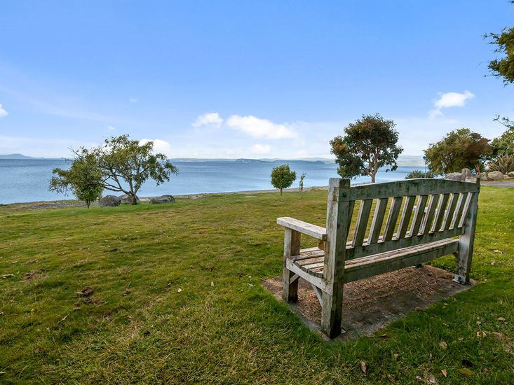 Te Kuru Cabin - Pukawa Bay Holiday Home - Bachcare NZ