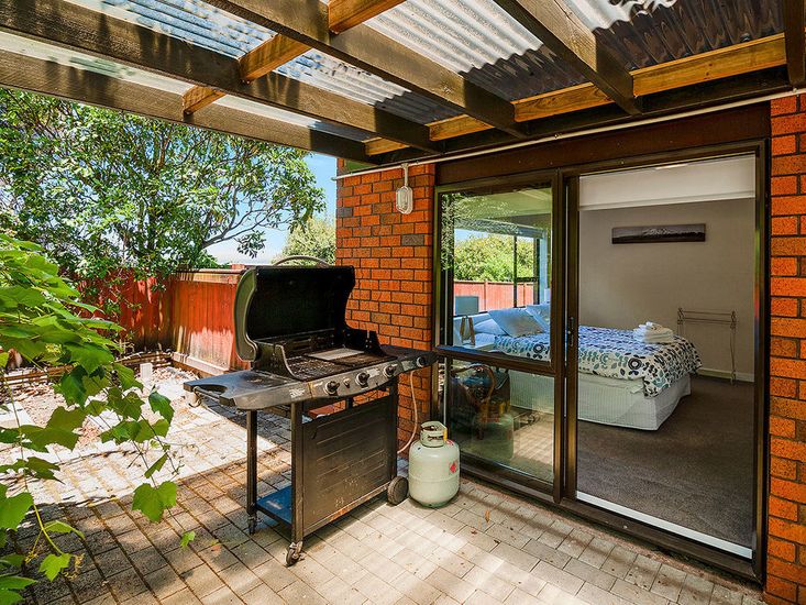 Acacia Bay Getaway - Lake Taupo Holiday Home - Bachcare NZ