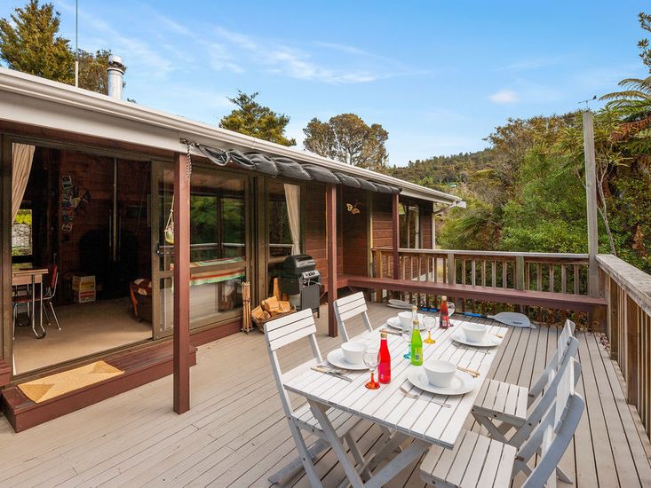 Piwakawaka ā Pukawa - Pukawa Bay Holiday Home - Bachcare NZ