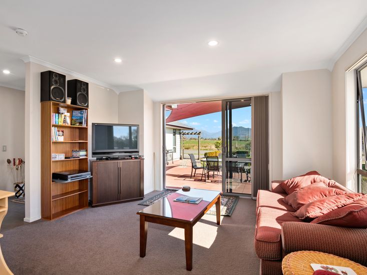 Paradise in Pohara - Pohara Beach Holiday Home - Bachcare NZ