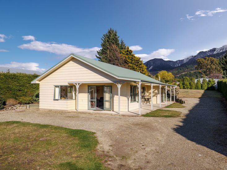 Lake Hawea Accommodation & Holiday Homes - Bachcare NZ