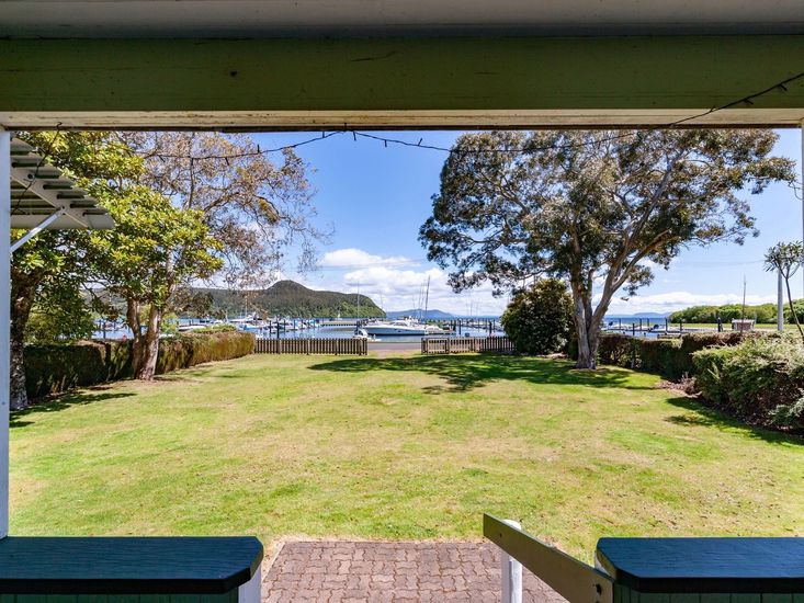 Marina Views - Motuoapa Bach - Bachcare NZ