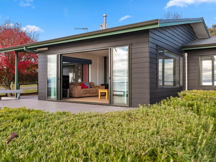 Waitetoko Waterfront - Waitetoko Holiday Home - Bachcare NZ