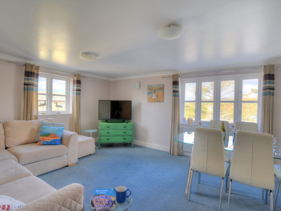 Cottage ∙ 2 Bedrooms ∙ 4 Guests - Burton Bradstock