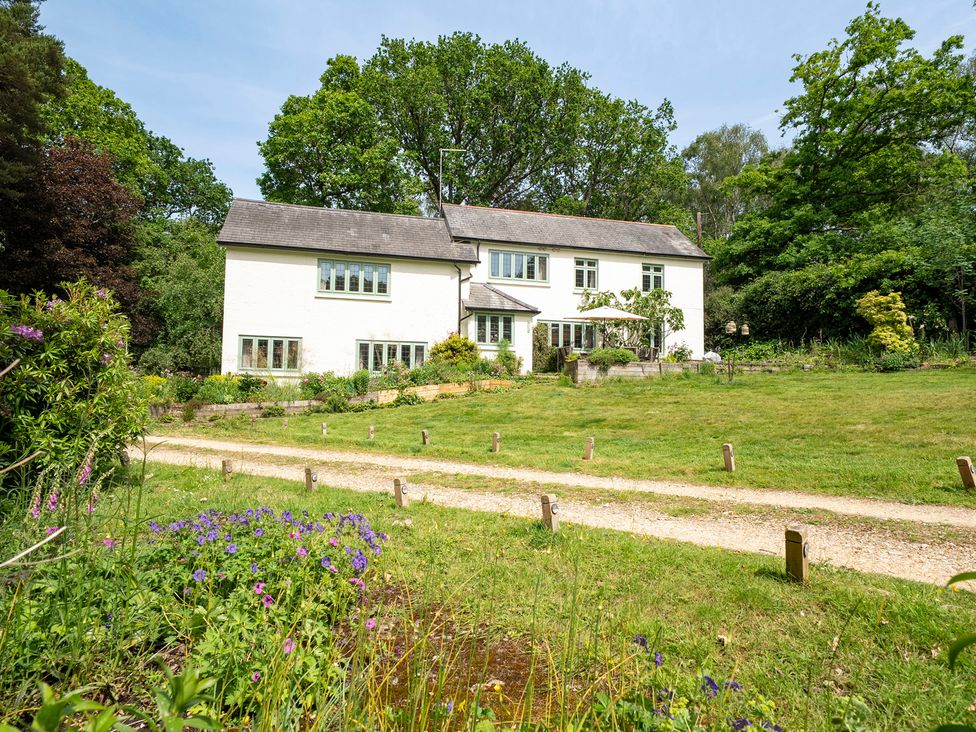 Cottage ∙ 4 Bedrooms ∙ 8 Guests - Ringwood