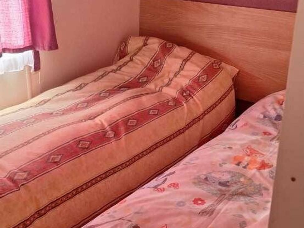 St Osyth Holiday Village - Holiday Accommodation 21742 - Mersea Island