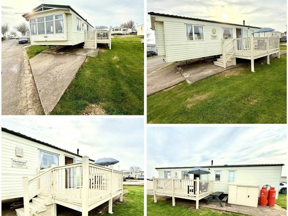 Sand Le Mere Holiday Village - Holiday Accommodation 21927 - Yorkshire