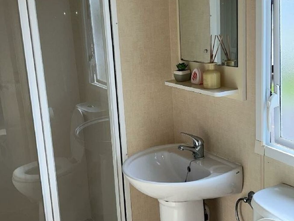 Lyons Robin Hood - Holiday Accommodation 22140 - Prestatyn