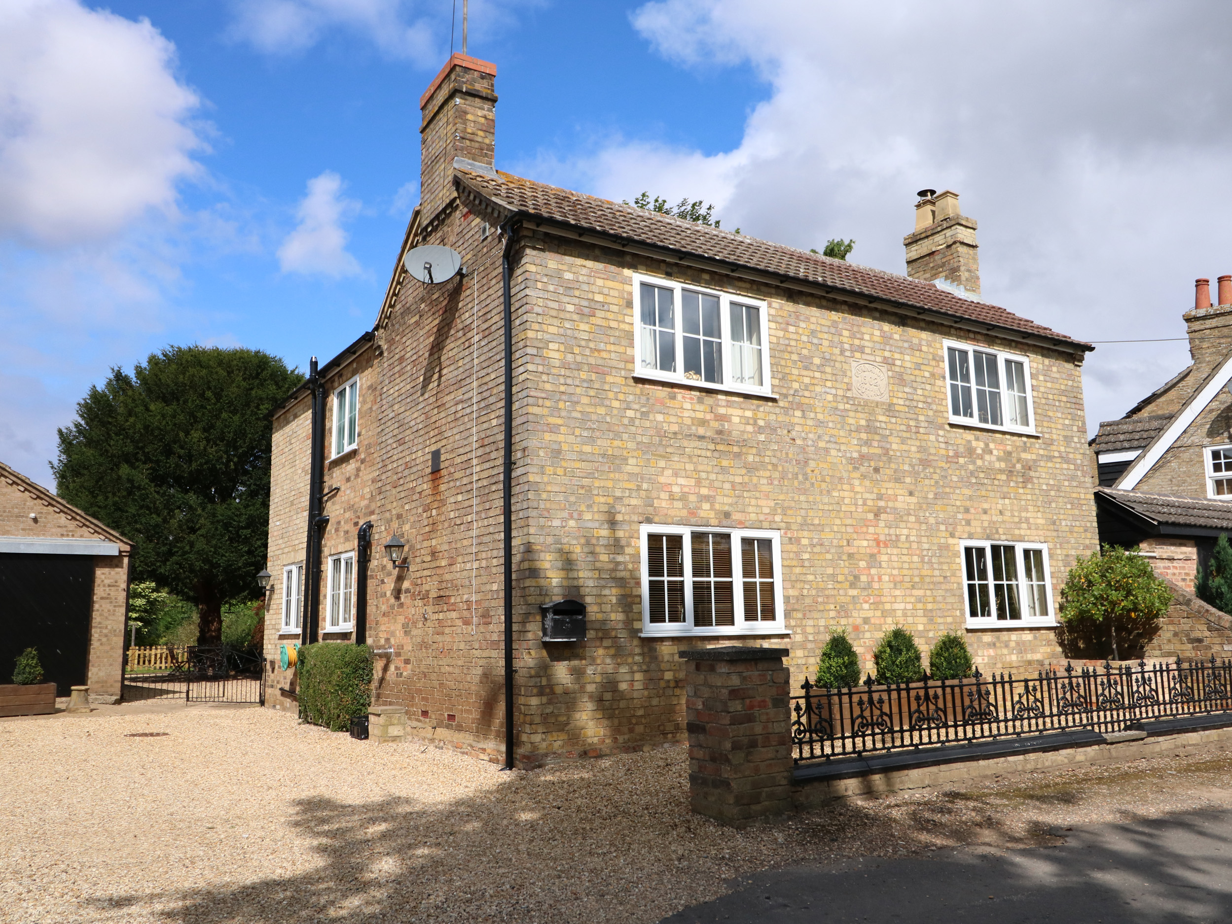 Cottage ∙ 4 Bedrooms ∙ 8 Guests - Wisbech