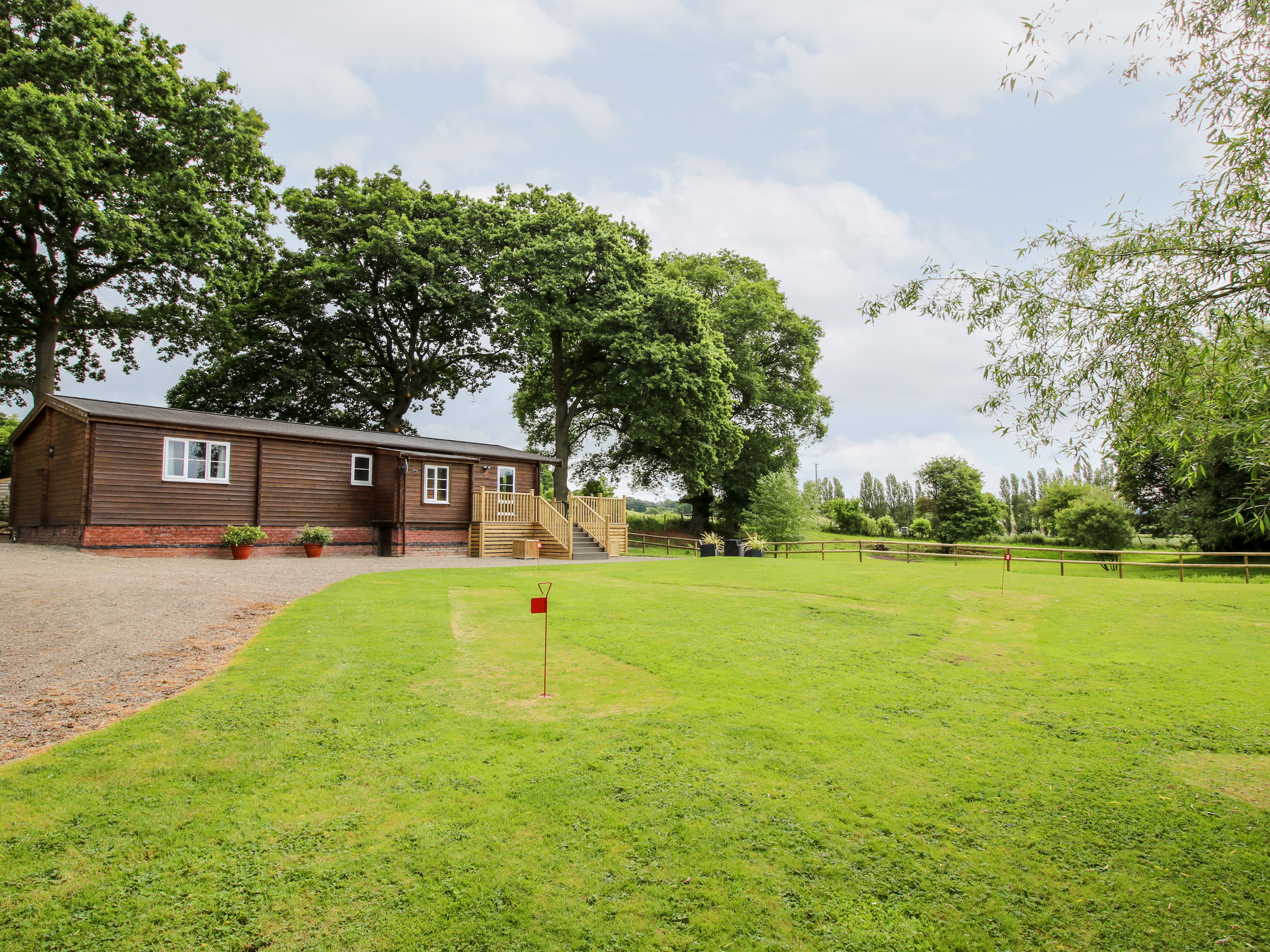 The Log Cabin, Family Friendly, With A Garden In Tenbury Wells - Malvern Hills