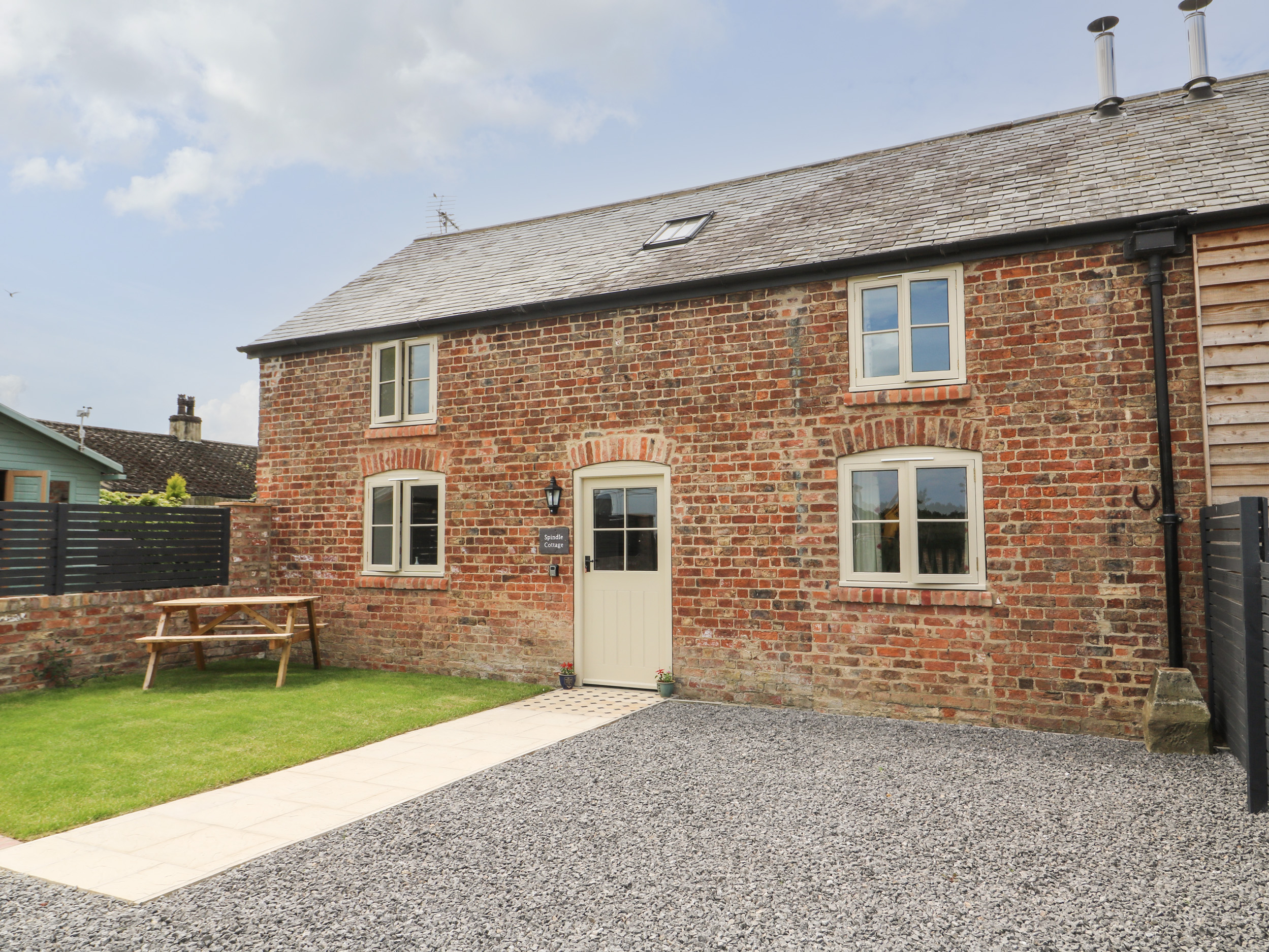 Spindle Cottage, East Riding of Yorkshire - 2 bedrooms, sleeps 4