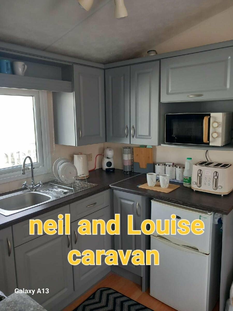 Happy Days Caravan Park - Holiday Accommodation 15806 - Towyn