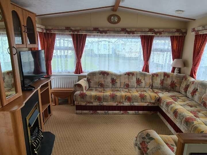 Happy Days Caravan Park - Holiday Accommodation 17182 - Towyn