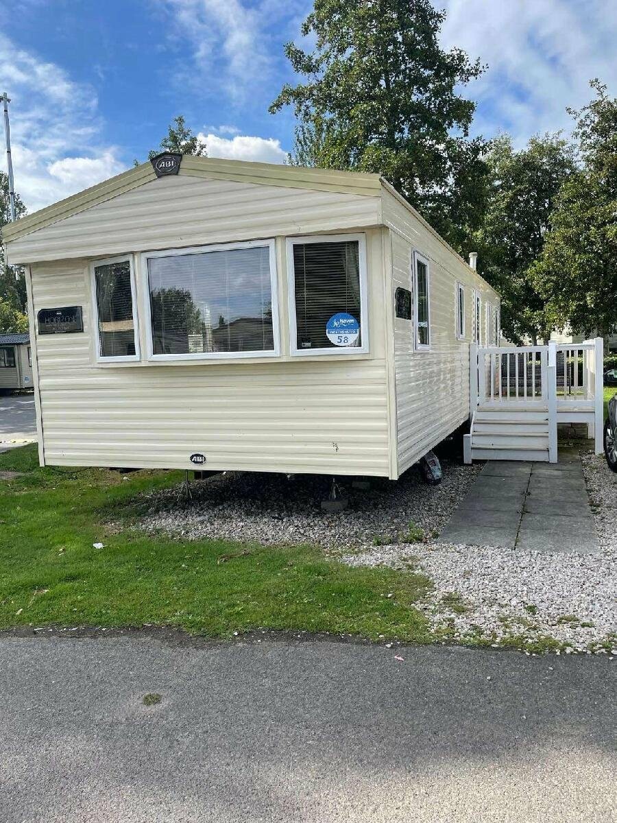 Marton Mere Holiday Village - Holiday Accommodation 19142 - ブラックプール