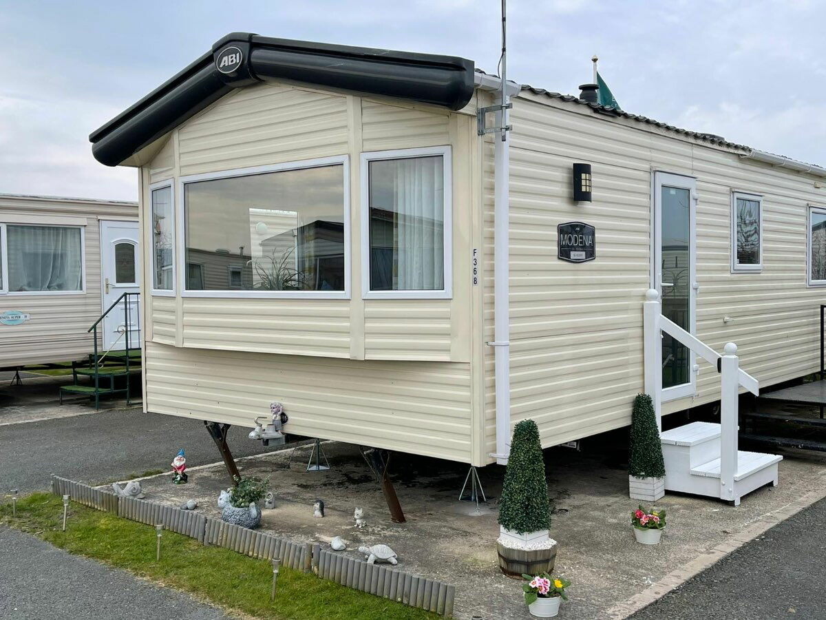 Edwards Leisure Park - Holiday Accommodation 20495 - Towyn