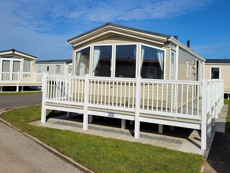 Golden Palm Resort - Holiday Accommodation 21761 - Chapel Saint Leonards