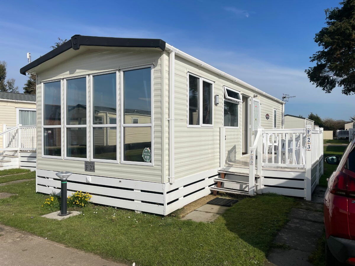 Hayling Island Holiday Park - Meadow Bay Villages - Holiday Accommodation 22059 - Hampshire
