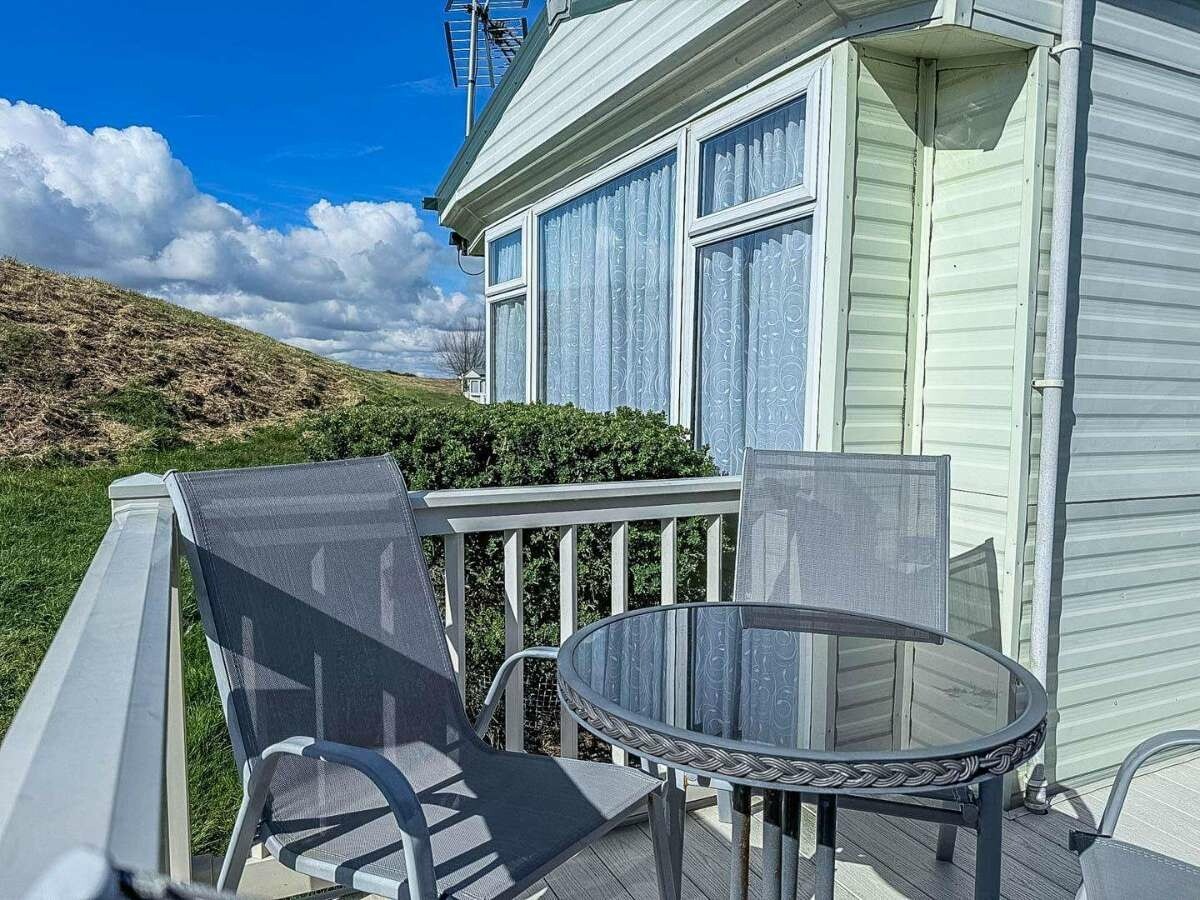 Naze Marine Holiday Park - Holiday Accommodation 22074 - Suffolk