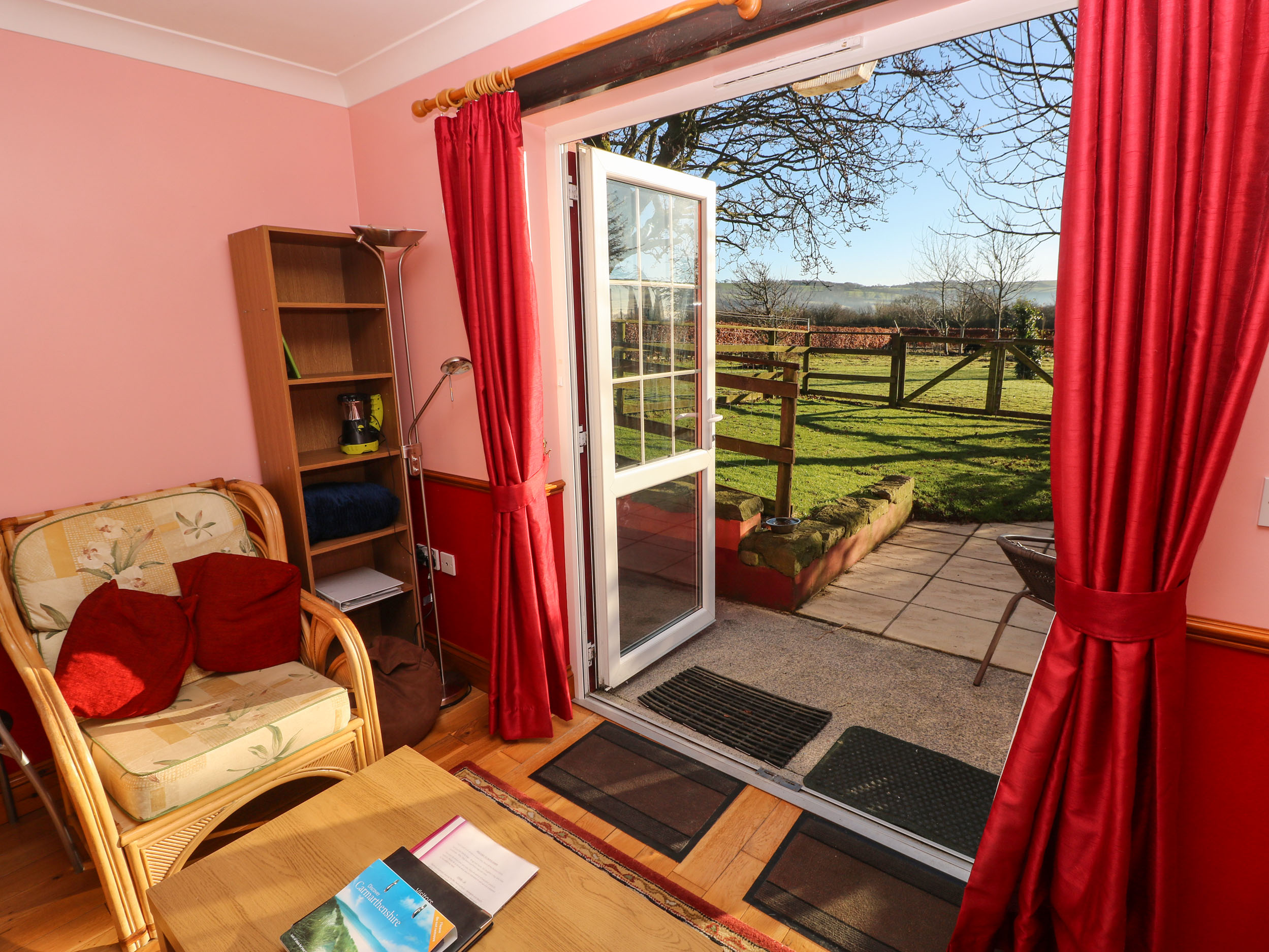 Cwtch Cowin, Pet Friendly, Country Holiday Cottage In Bancyfelin - Llansteffan