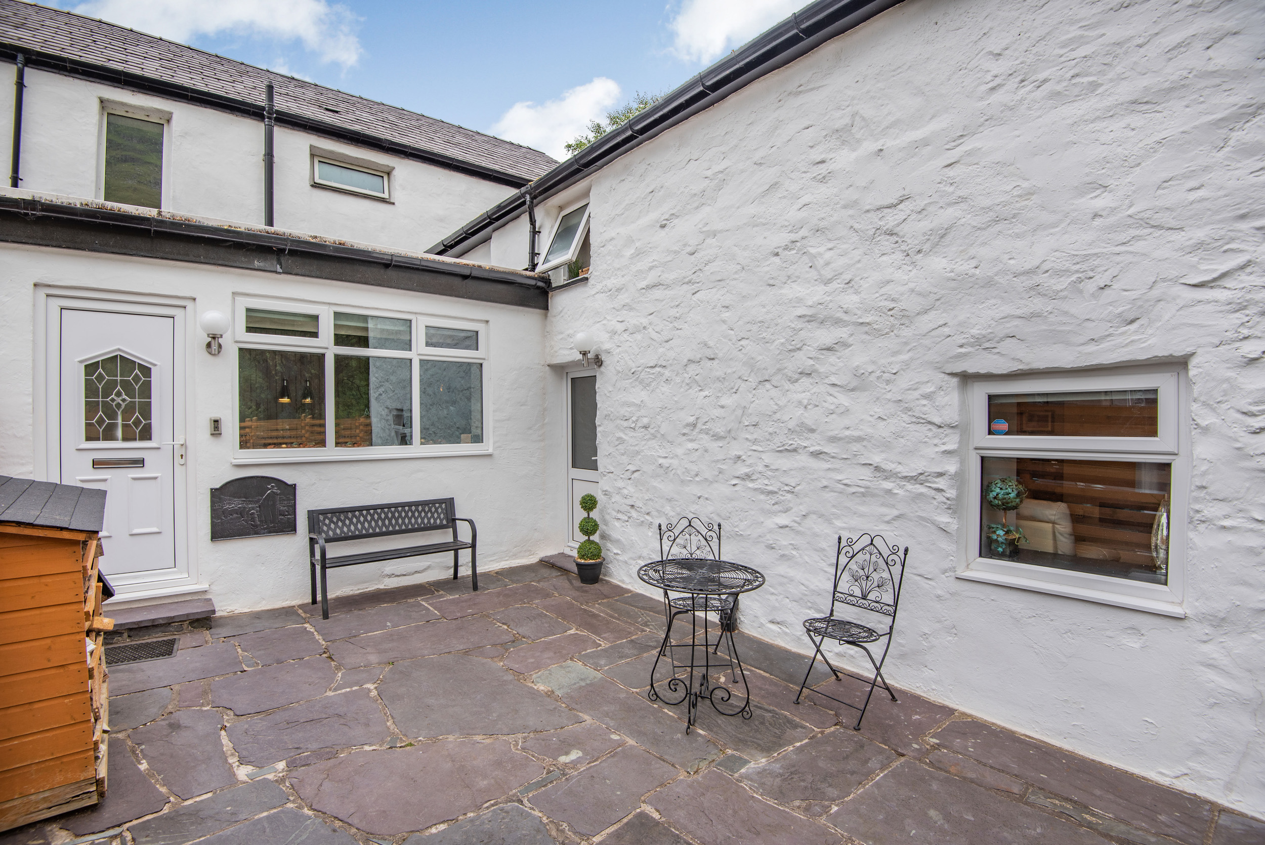 Cottage ∙ 2 Bedrooms ∙ 4 Guests - Bethesda