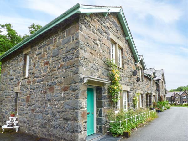 3 Glanrafon, Family Friendly, Character Holiday Cottage In Llanwddyn - Gwynedd